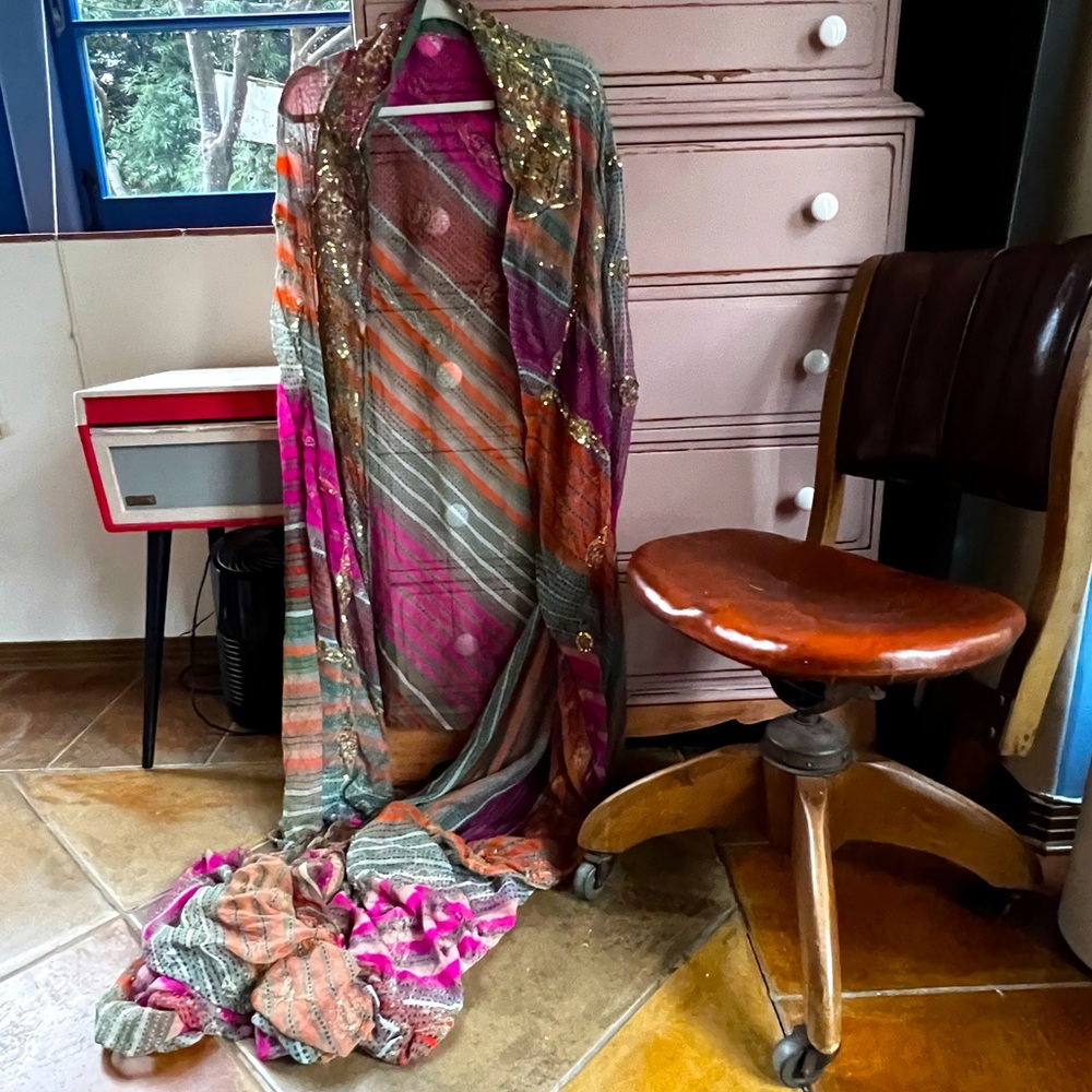 This Stunning Vintage Saree Is For An Evening Of Razz… - Gem